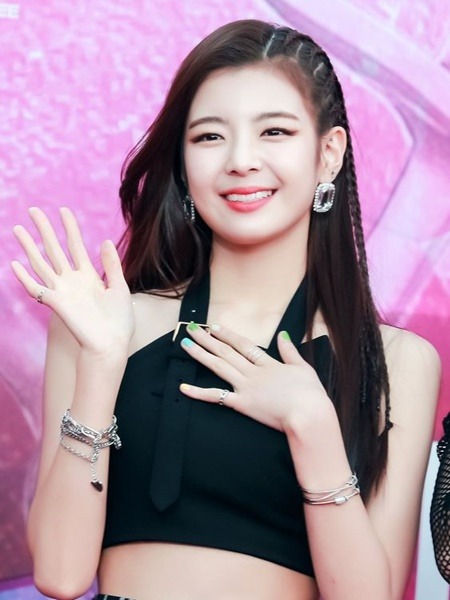 Punya Visual yang Menawan, Ini Deretan Penampilan Lia 'Itzy' dengan ...