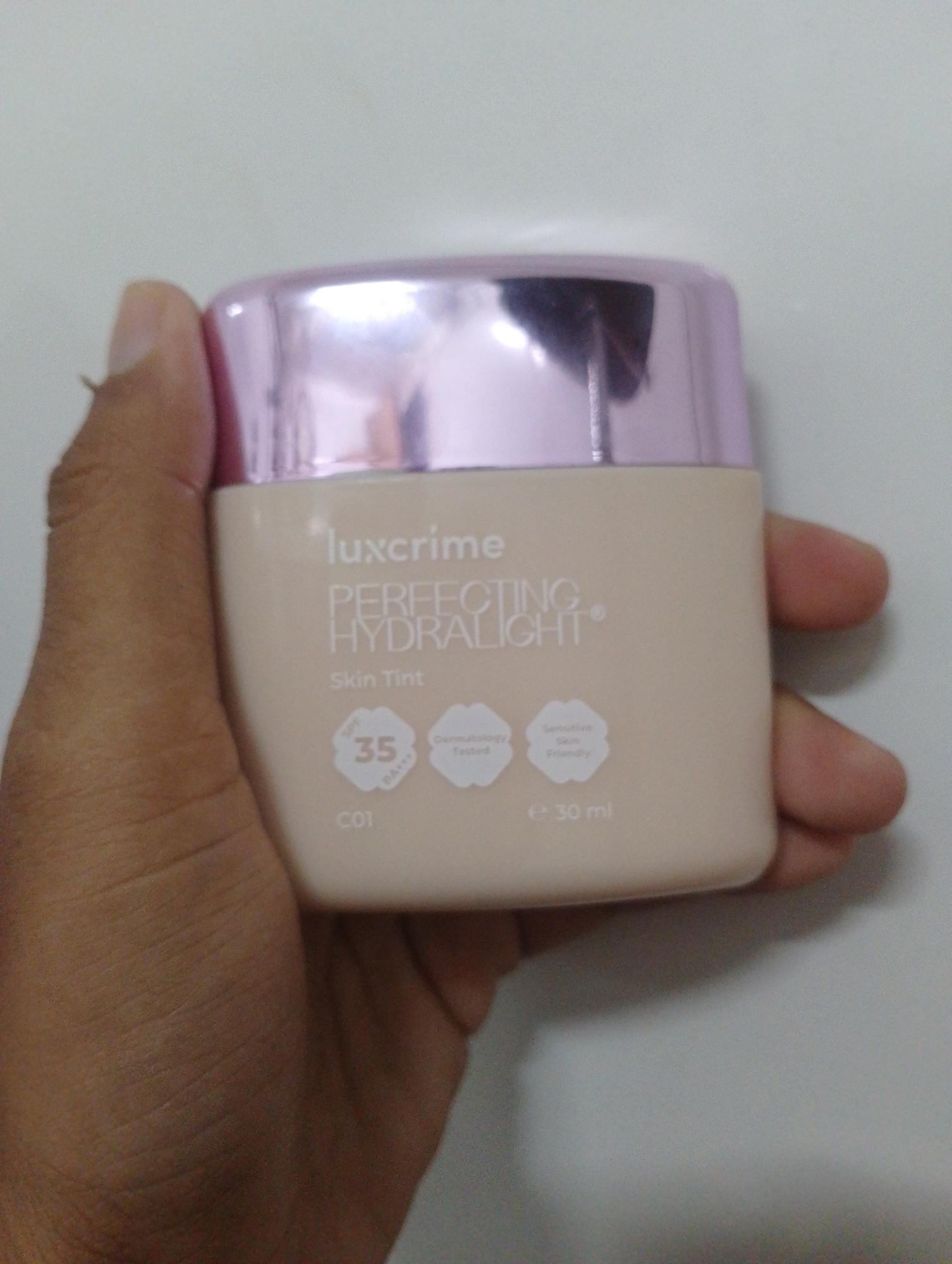 Luxcrime Perfecting Hydralight® Skin Tint SPF 35 - Review SOCO by Sociolla