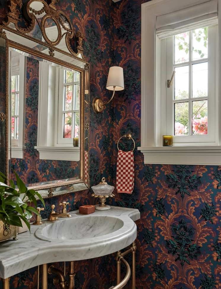 Eklektik dan Seru! Begini Isi Rumah Benny Blanco, Kekasih Selena Gomez ...