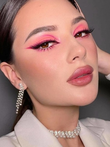 Menarik Bila Diaplikasikan dengan Tepat, Ini Inspirasi Magenta Makeup ...
