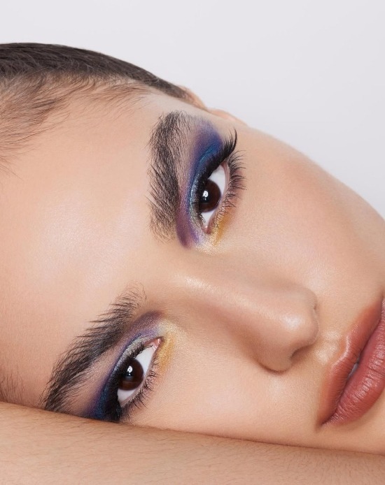Inspirasi Makeup Bernuansa Future Dusk, Color of the Year 2025 versi ...