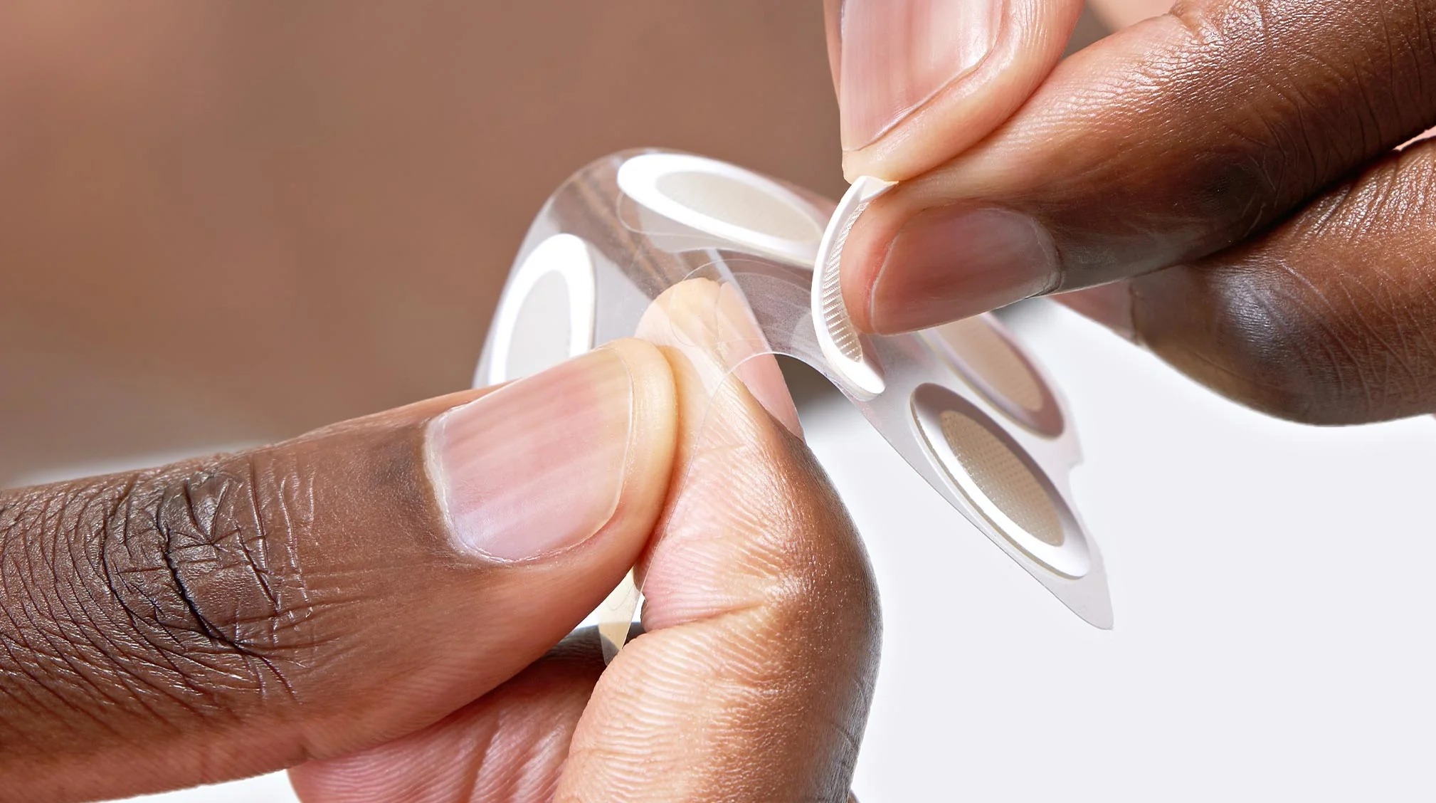 Mengenal Microneedle Acne Patch, Plester Jerawat dengan Jarum Kecil ...