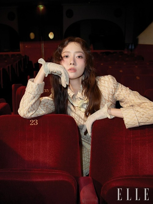 10 Foto Yoona SNSD yang Tampil Retro di Pemotretan Majalah Elle Korea ...