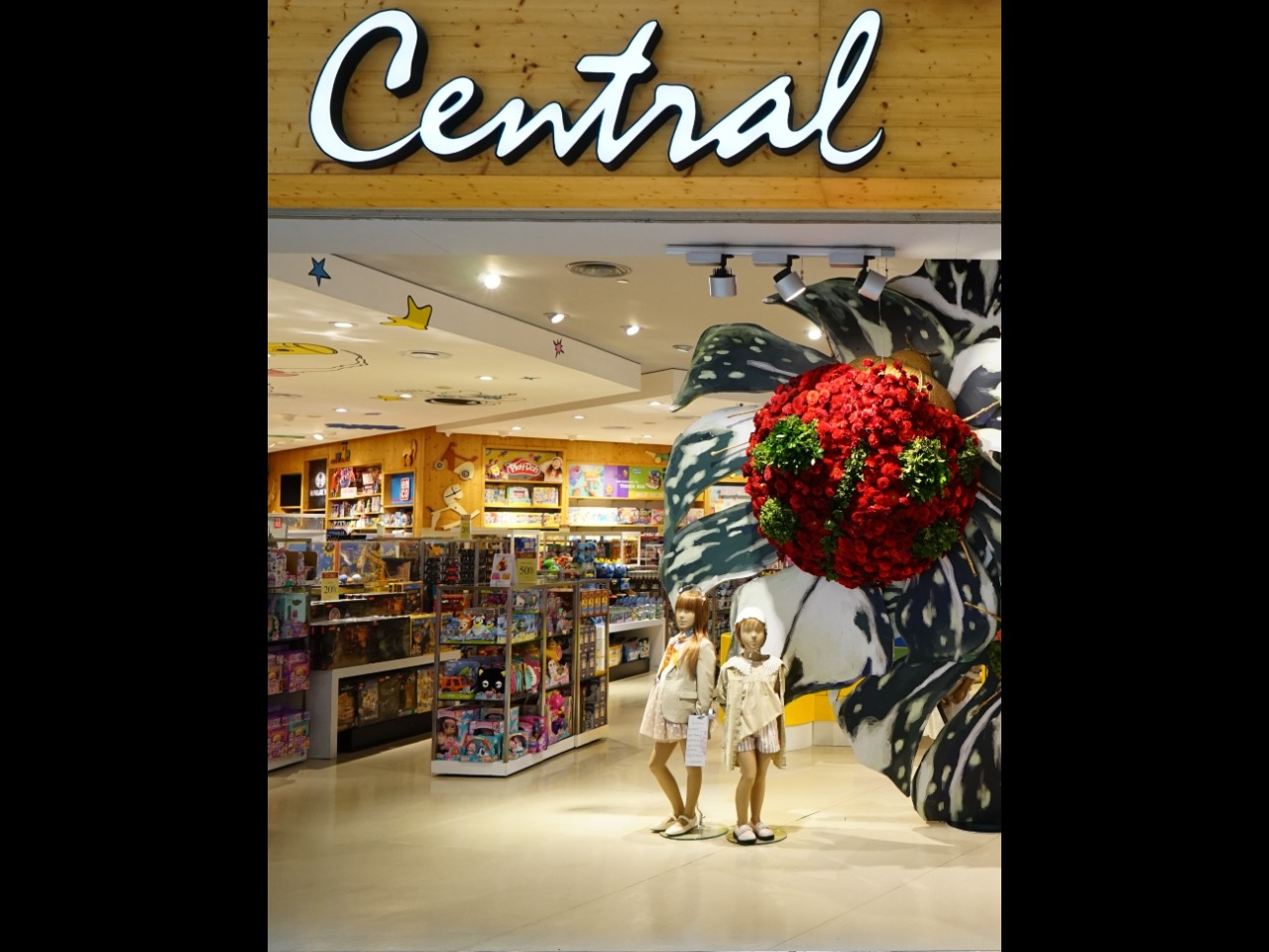 Rayakan Hari Jadi ke-10, Central Department Store Hadirkan Koleksi ...