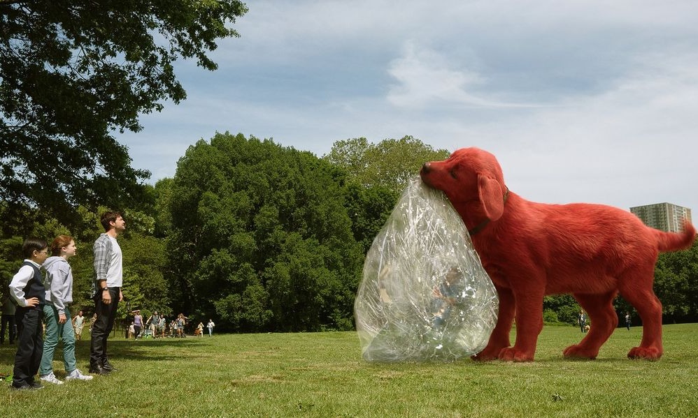 Review Film: Clifford The Big Red Dog, Film Keluarga yang Pas Ditonton ...