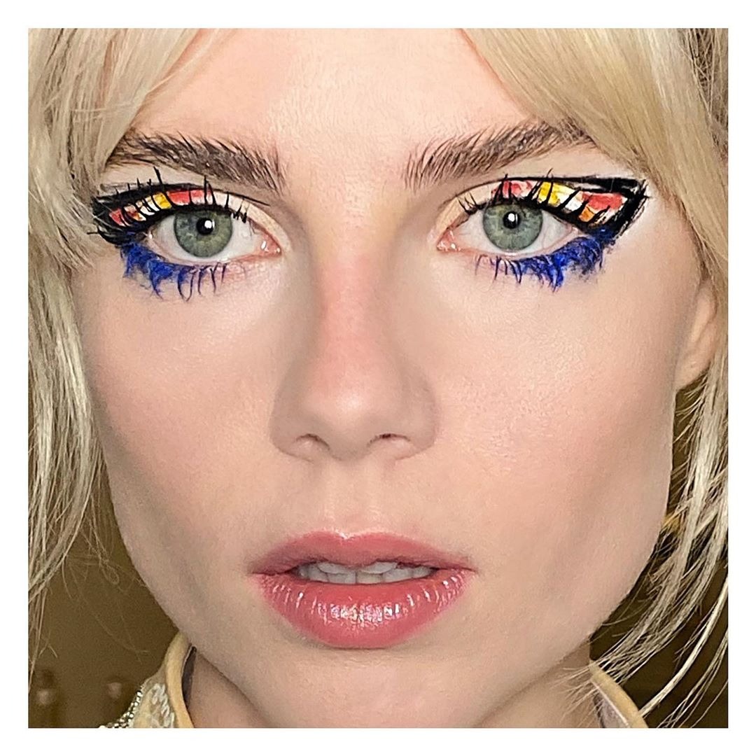 Tampil Beda dan Unik dengan Inspirasi Makeup Mata Lucy Boynton oleh ...