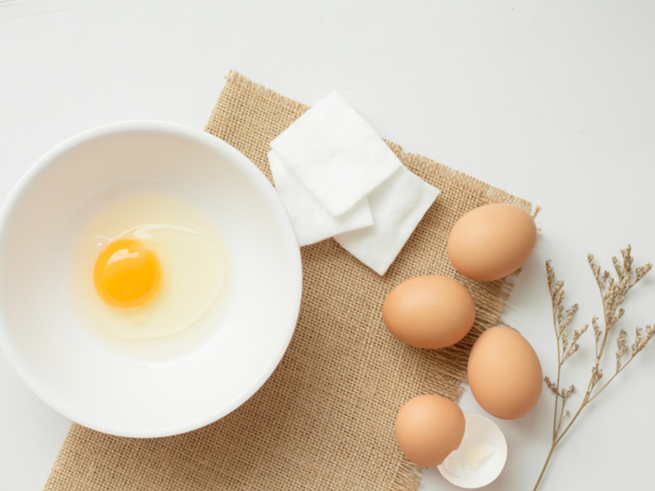 Gemar Menggunakan Masker Putih Telur Sebagai Perawatan Wajah? Hati-Hati ...