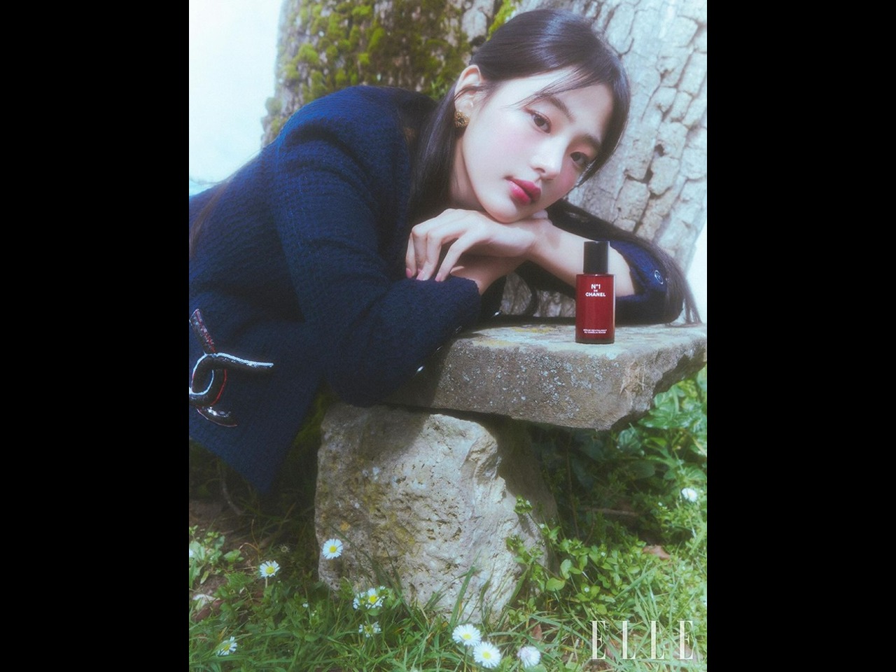 Intip Makeup Look & Outfit Minji NewJeans yang Chic di Pemotretan ...