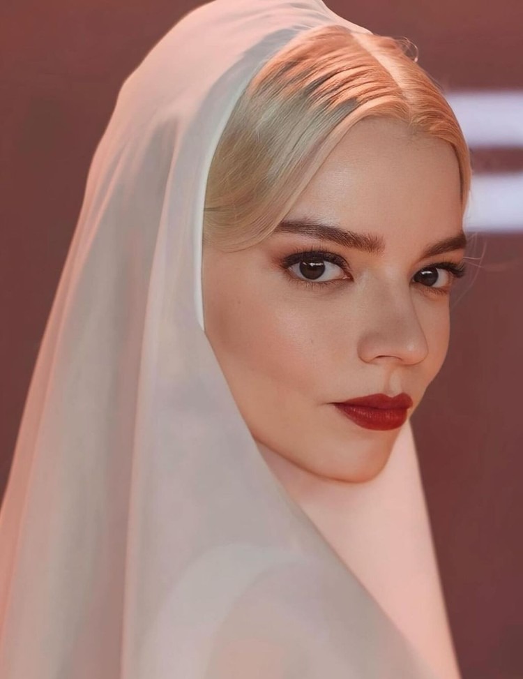 Pesona Zendaya hingga Florence Pugh di Event Premier 'Dune: Part Two' - SOCO by Sociolla