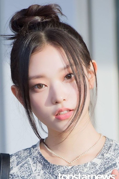 Miliki Cat-Eye yang Menawan, Intip Makeup Haerin NewJeans di Berbagai ...