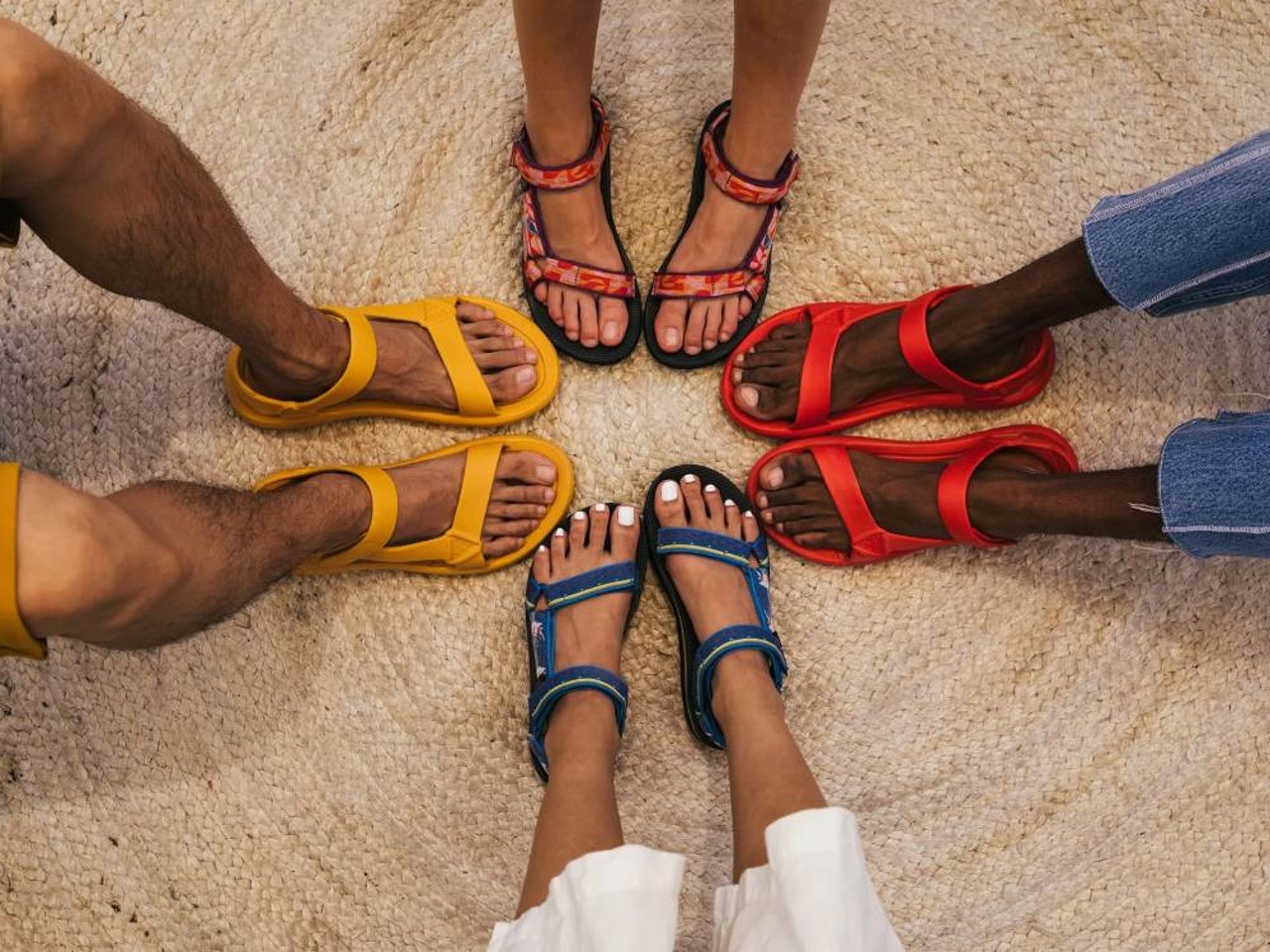 Dibanderol Mulai Rp200 Ribuan, Ini Rekomendasi Brand Sandal Lokal yang ...