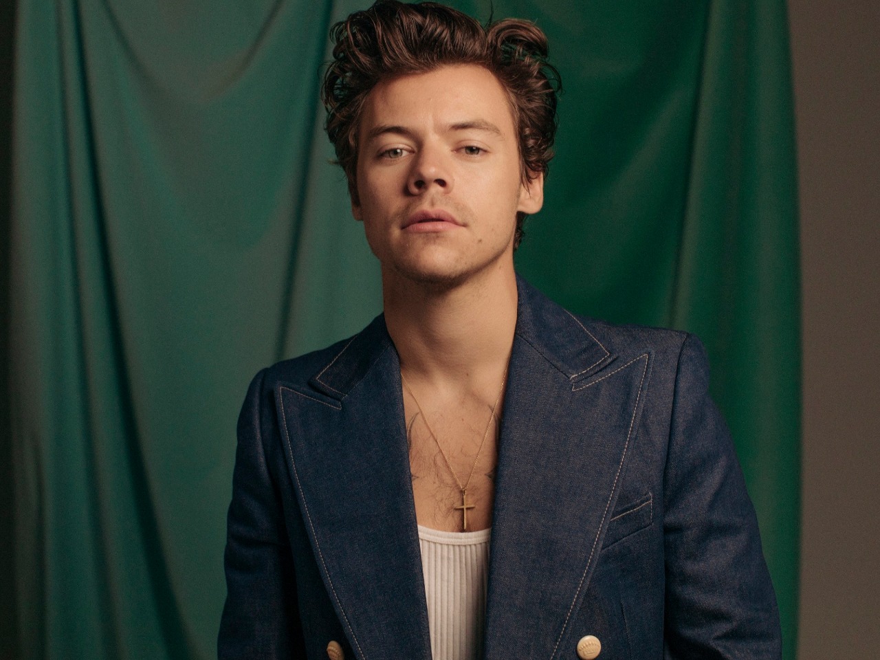 Tampil dengan Image Baru, Berikut Transformasi Penampilan Harry Styles ...