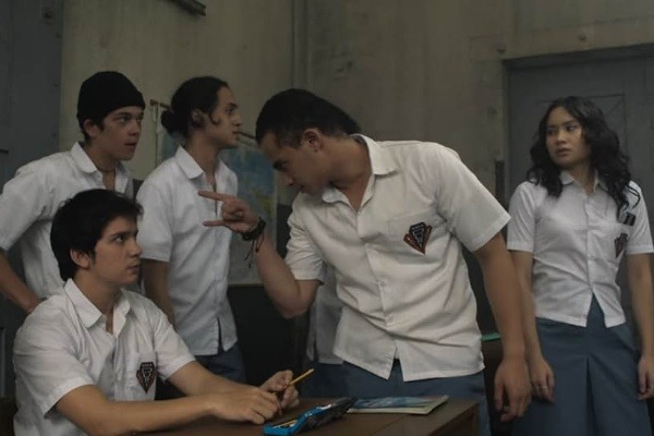 Review: Pengepungan di Bukit Duri, Distopia ala Joko Anwar yang Angkat Isu Rasisme - Beauty Journal