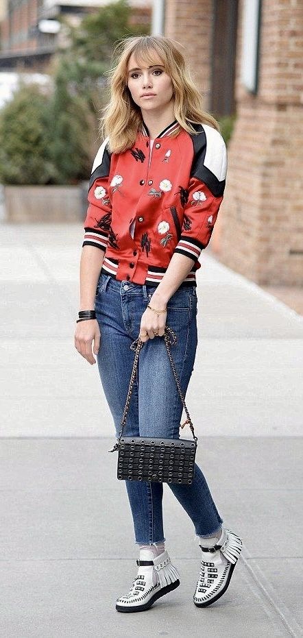 Effortlessly Stylish! Ini 12 Outfit Suki Waterhouse, dari Gaya Kasual ...