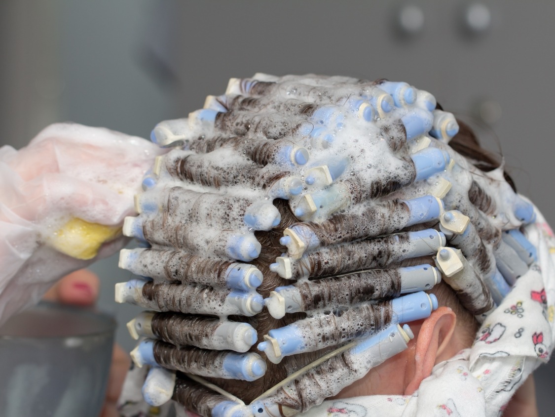 Ask The Expert: Apakah Aman Lakukan Treatment Hair Perm pada Rambut ...