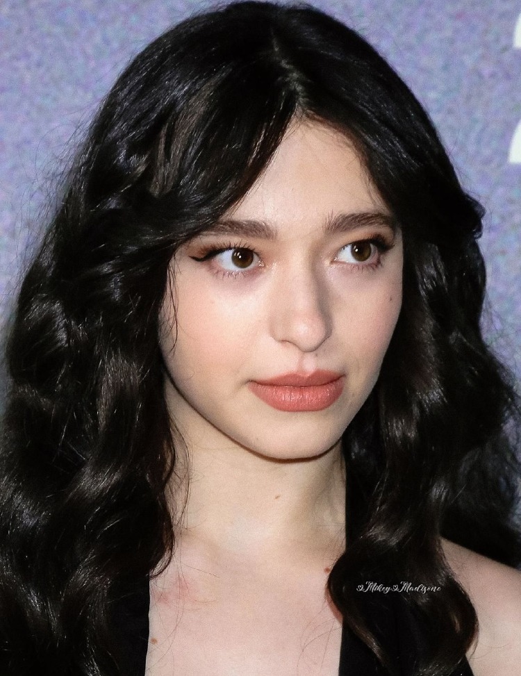 Pesona Mikey Madison, Pemeran Utama Film 'Anora' yang Sabet Penghargaan ...