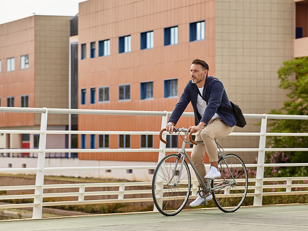 Bersepeda dan Transportasi Umum, Sarana Berkendara yang Sama-Sama ...