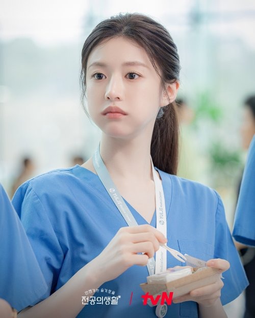 Bukan Cuma Go Yoon-jung, Intip Cerita Casting Pemain Drakor Resident Playbook, yuk! - Beauty Journal