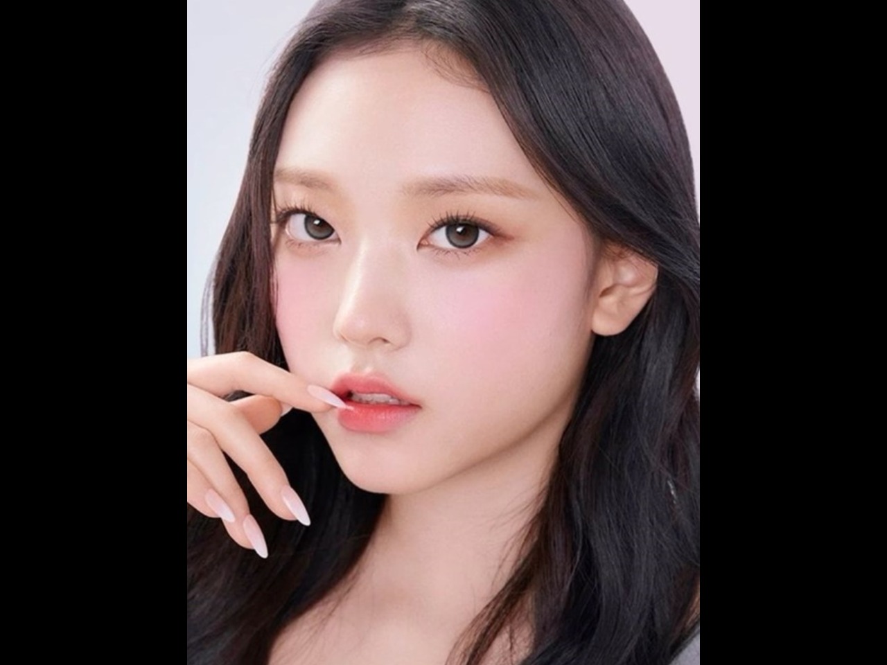 Miliki Cat-Eye yang Menawan, Intip Makeup Haerin NewJeans di Berbagai ...