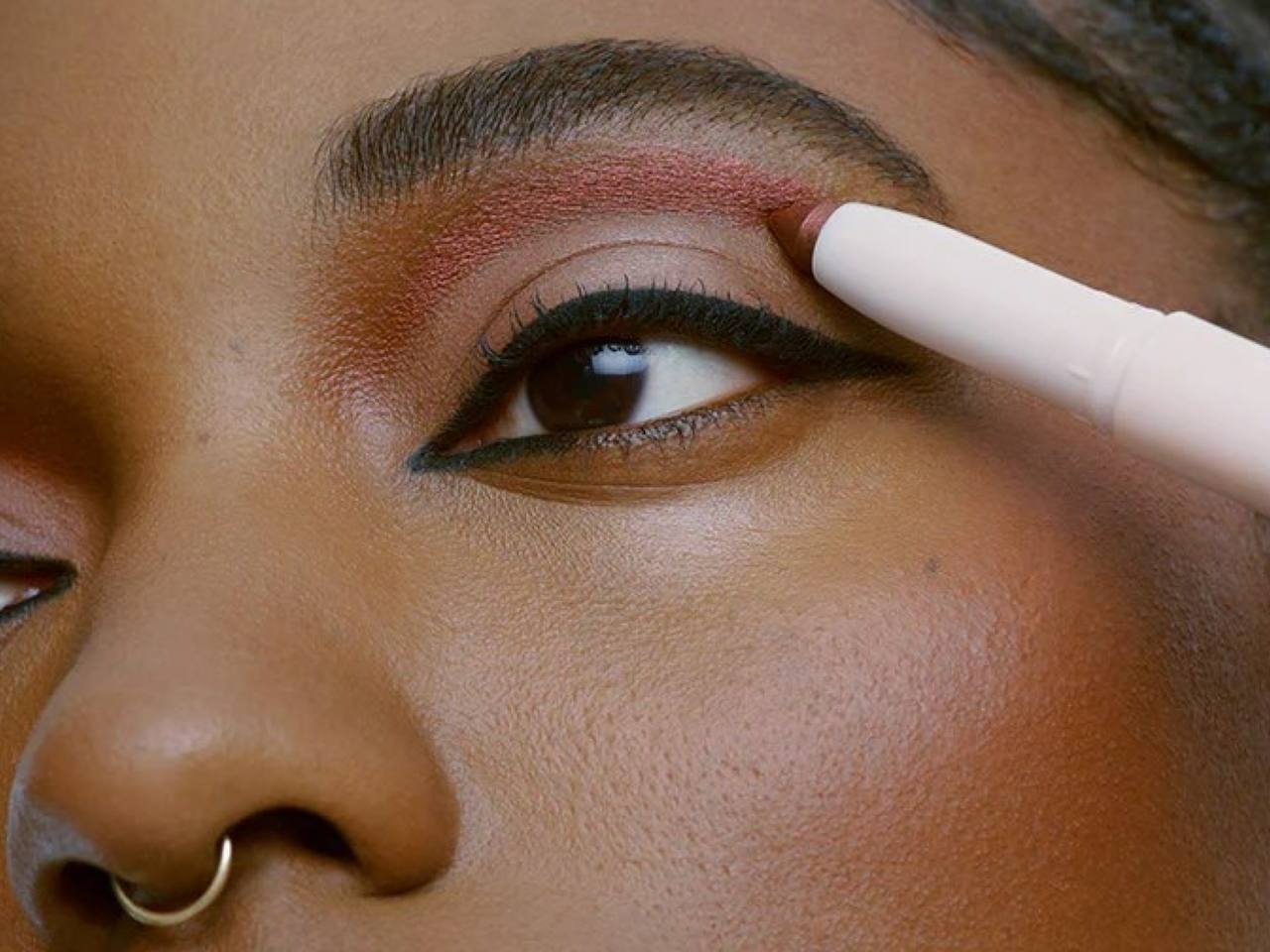 Rekomendasi 10 Stick Eyeshadow yang Bikin Proses Makeup Mata Jadi Lebih ...