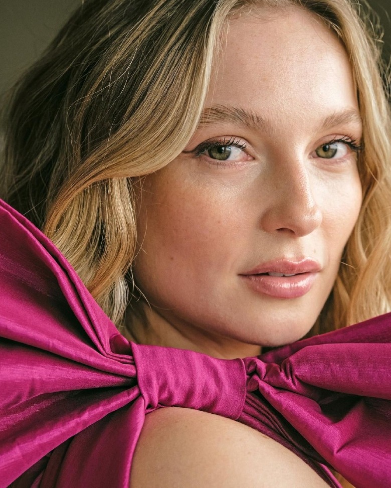 Clean hingga Glam, Ini Inspirasi Makeup Hannah Dodd yang Menarik Ditiru ...