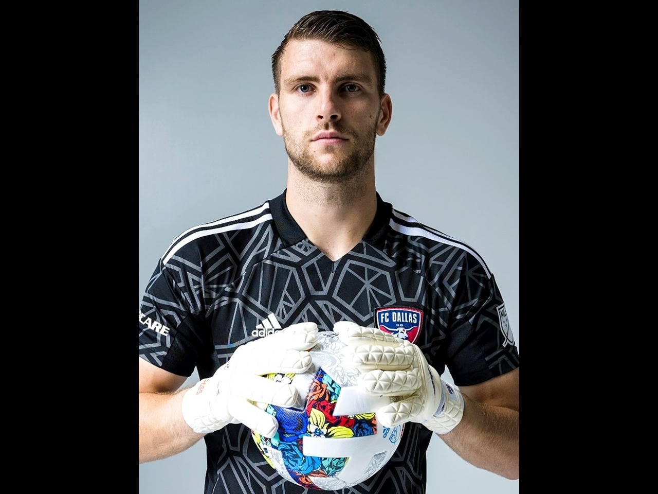 Style Look Maarten Paes, Kiper Timnas Indonesia yang Tengah Curi ...