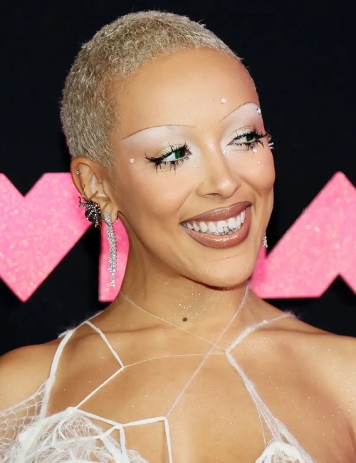 Doja Cat, Taylor Swift, hingga Shakira, Ini Makeup Look Seleb di MTV ...