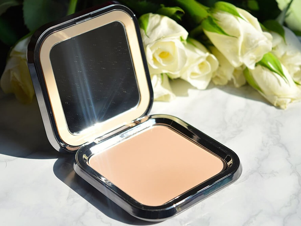 Yuk, Cari Tahu Perbedaan Jenis Bedak dan Manfaatnya untuk Tampilan ...