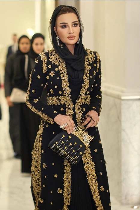 Sheikha Moza bint Nasser, Anggota Kerajaan Arab yang Dikenal Stylish ...