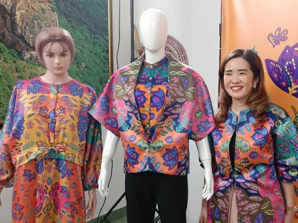 Koleksi Terbaru Desainer Mira Hoeng ini Bakal Didonasikan untuk Bantu ...