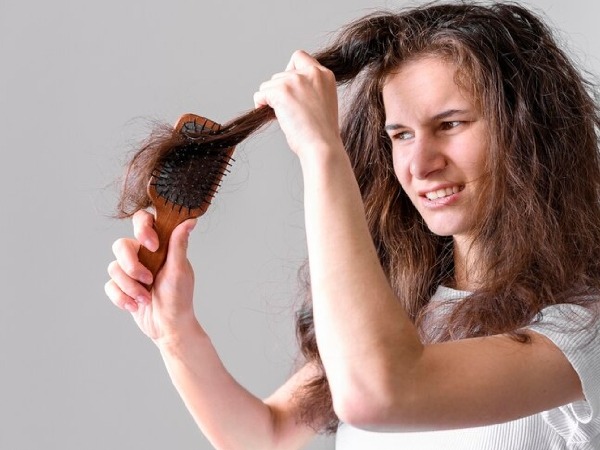 Jarang Diketahui, ini Manfaat Menyisir Rambut yang Lebih dari Sekadar Lembut dan Halus - Beauty ...