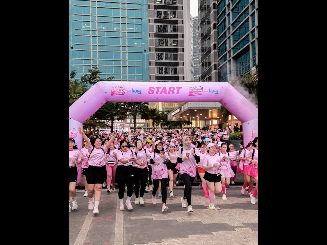 Begini Keseruan Fun Run 5K Sociolla Bestie Pink Run 2025 with Livin’ by ...