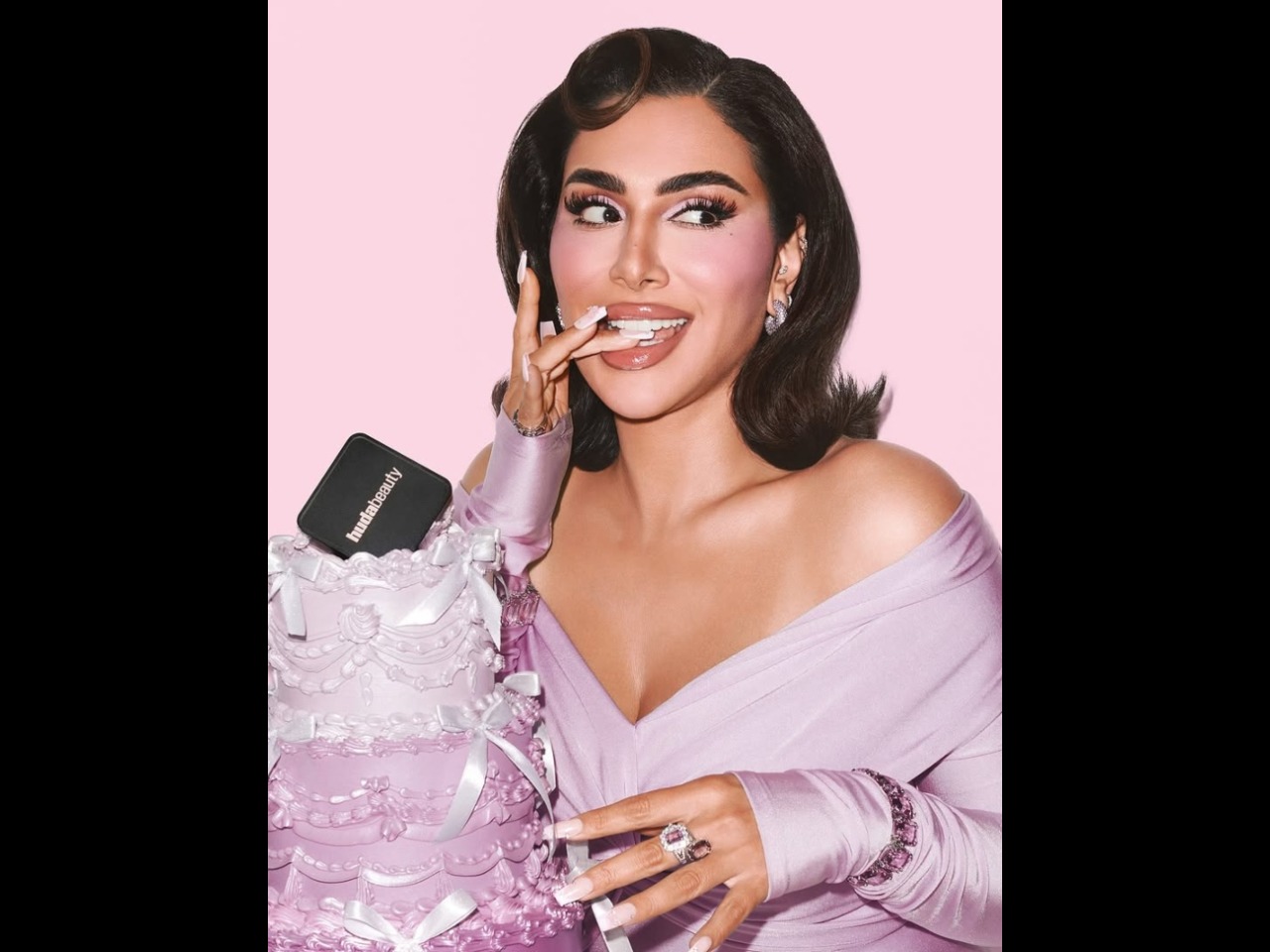 Huda Beauty Rilis Ube Collection, Setting Powder hingga Blush Ungu ...