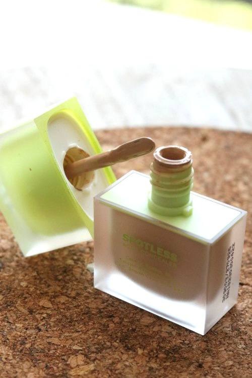 Review: Mad for Makeup Spotless Acne Concealer, Aplikator Unik dengan ...