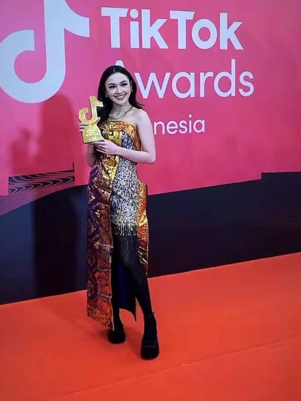 Intip Penampilan Memesona Seleb hingga Konten Kreator di TikTok Awards 2023 - Beauty Journal