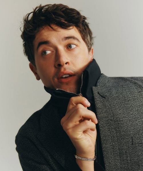 Fakta Menarik Tom Blyth, Aktor 'People We Meet on Vacation' yang ...