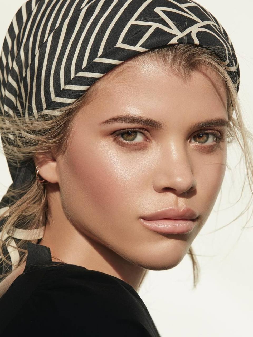 Sofia Richie Kembali Populerkan Tren Lip Concealer yang Populer di ...