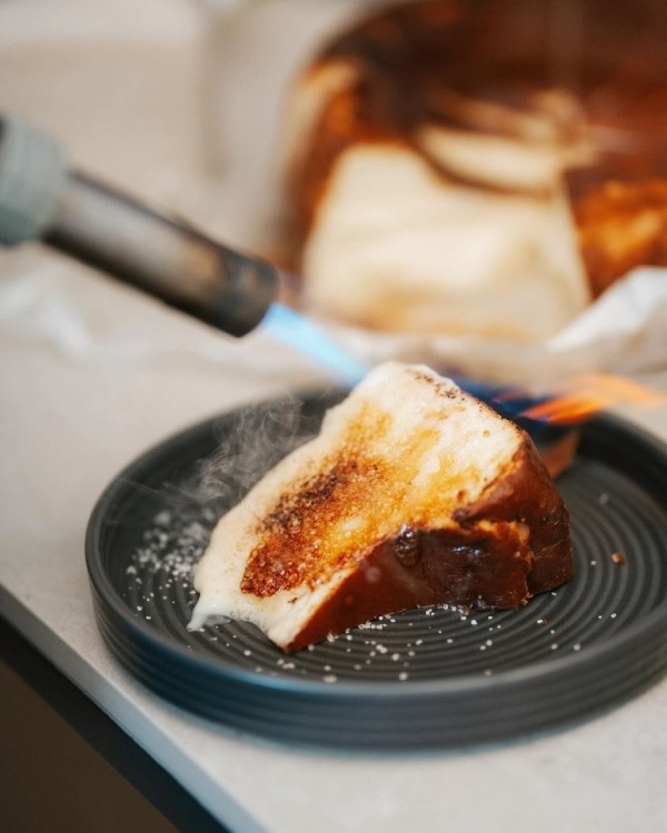 KNOTS hingga Artirasa, ini Rekomendasi Basque Burnt Cheesecake yang ...