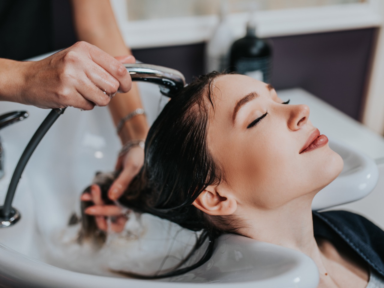 Mengenal Manfaat Water Healing Head Spa yang Tengah Viral di Media Sosial - Beauty Journal