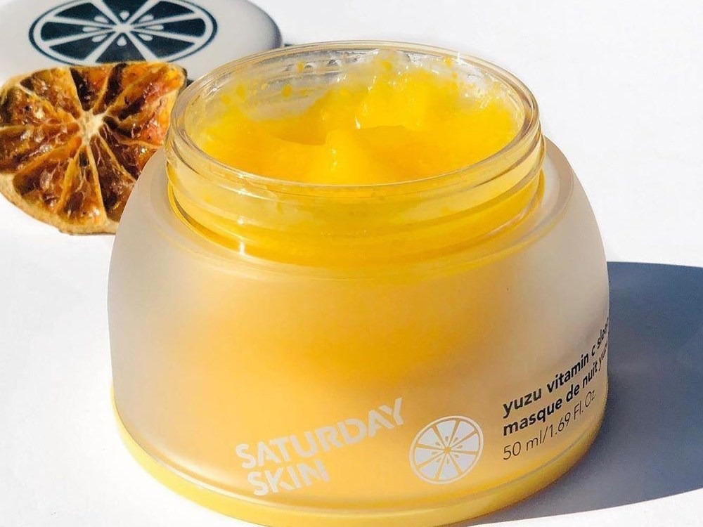 Ampuh Mencerahkan Kulit, Berikut Rekomendasi Skin Care yang Mengandung Vitamin C dan Niacinamide ...