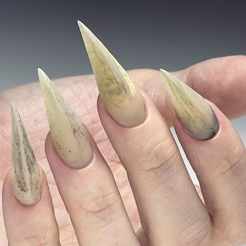 Tren Rotten Nails, Tampilan Kuku Anti-mainstream yang Tengah Viral di ...
