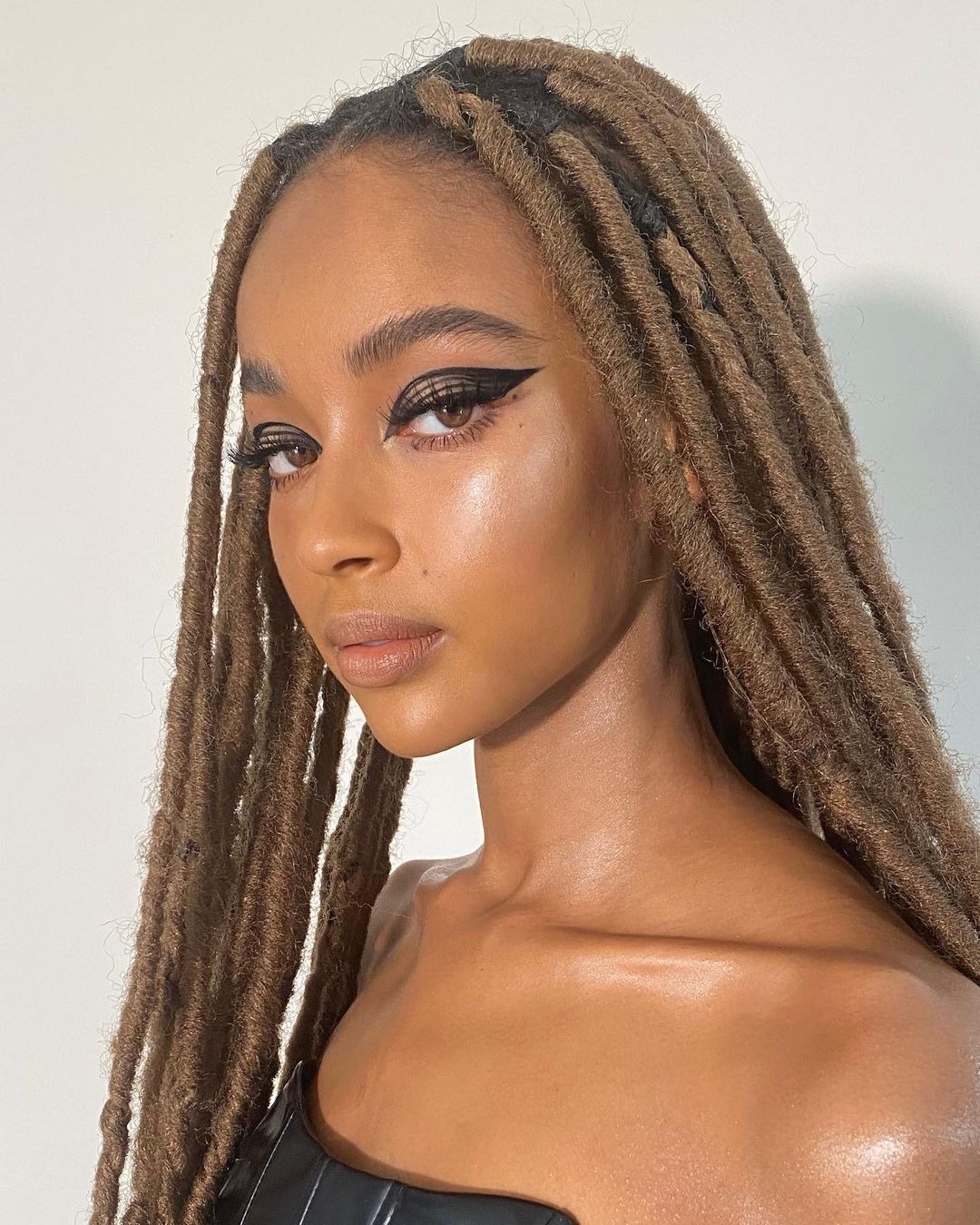 Satin Skin, Tren Makeup Terbaru yang Diprediksi Populer Sepanjang 2022 ...