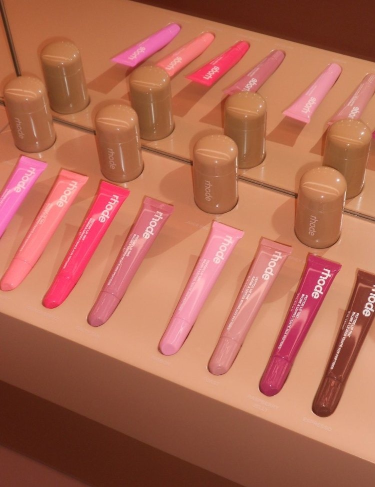 Mengintip Tampilan Pop up Booth rhode di New York yang jadi Incaran ...