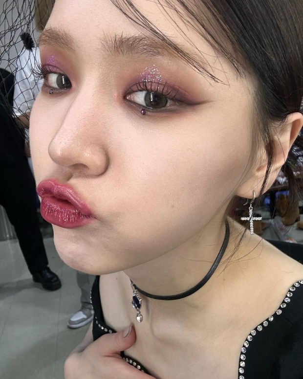 Intip 10 Penampilan Kim Ji-eun yang Disebut Mirip Ryujin ITZY, yuk ...