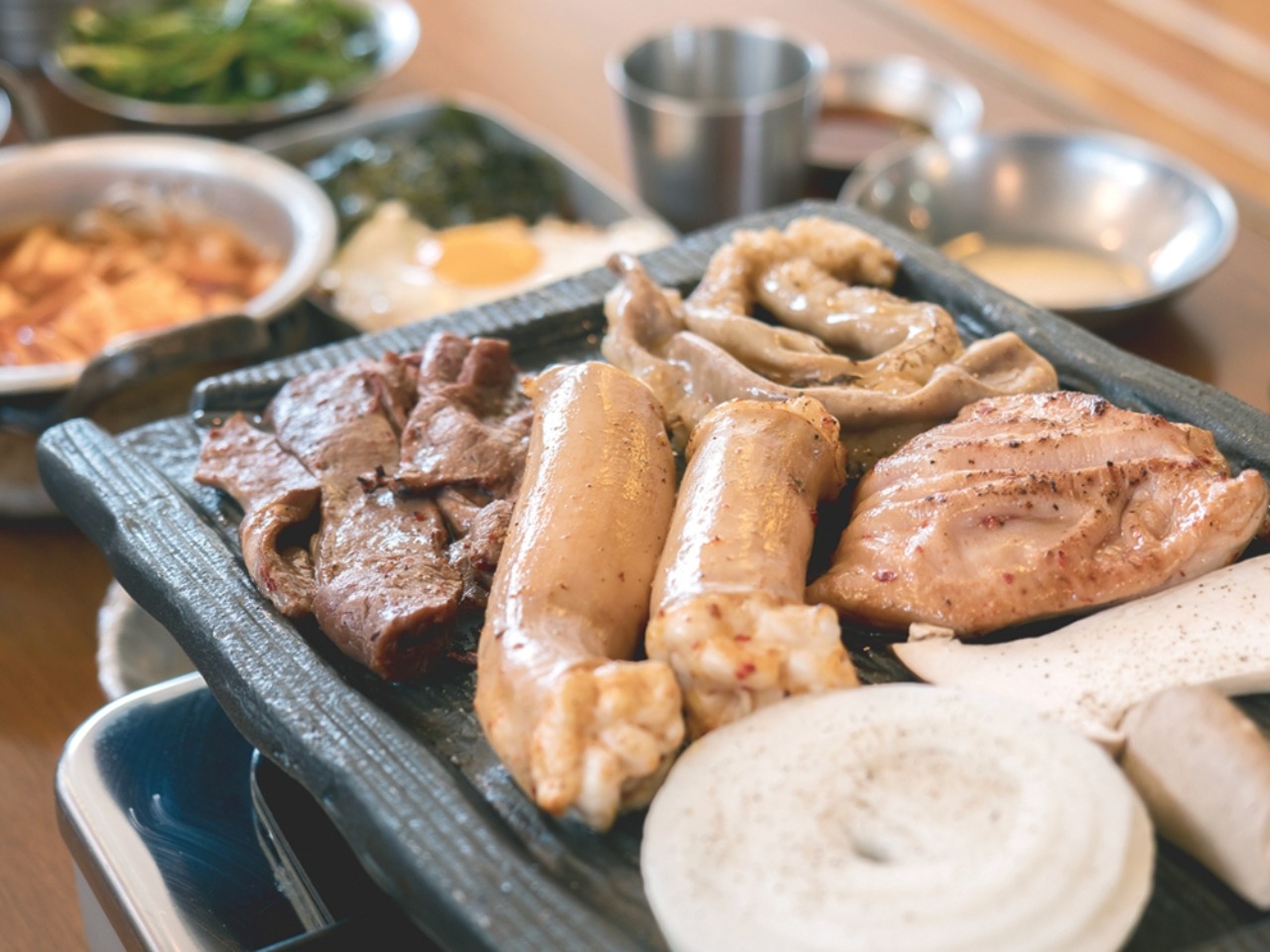 Lagi Viral! Ini Rekomendasi Restoran Korea dengan Menu Daechang di ...