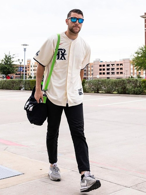 Style Look Maarten Paes, Kiper Timnas Indonesia yang Tengah Curi ...
