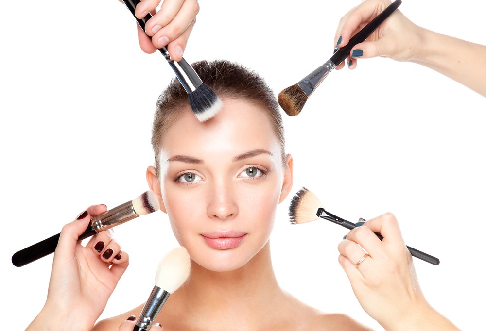 Ingin Menghasilkan Riasan yang Flawless? Ini Tips Menggunakan Kuas ...