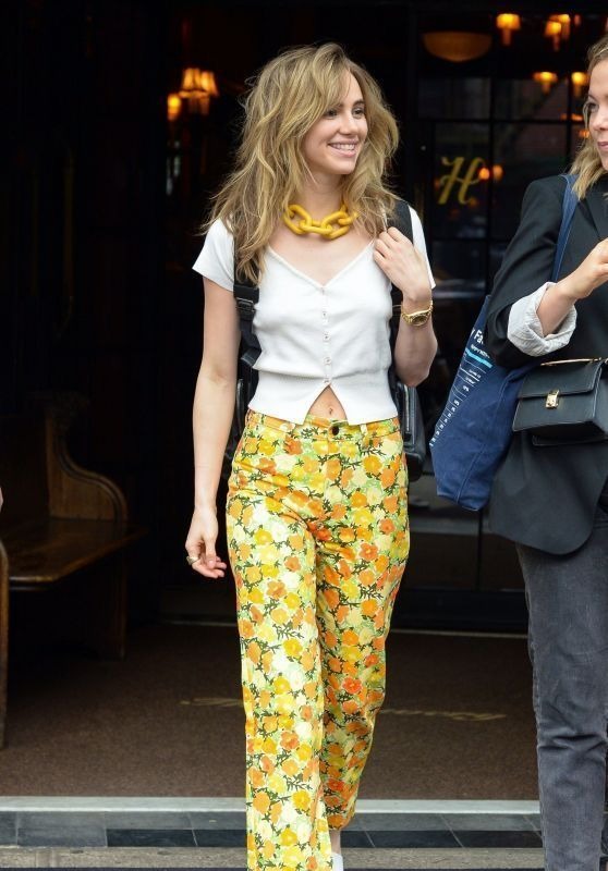 Effortlessly Stylish! Ini 12 Outfit Suki Waterhouse, dari Gaya Kasual ...
