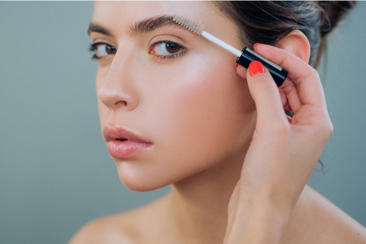 Menurut Pakar, Ini Panduan dalam Melakukan Perawatan Alis di Rumah ...
