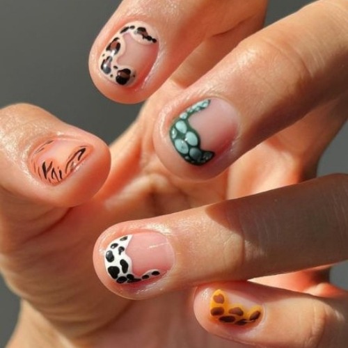 15 Inspo Mismatch Nails dengan Desain yang Playful, Bold ...